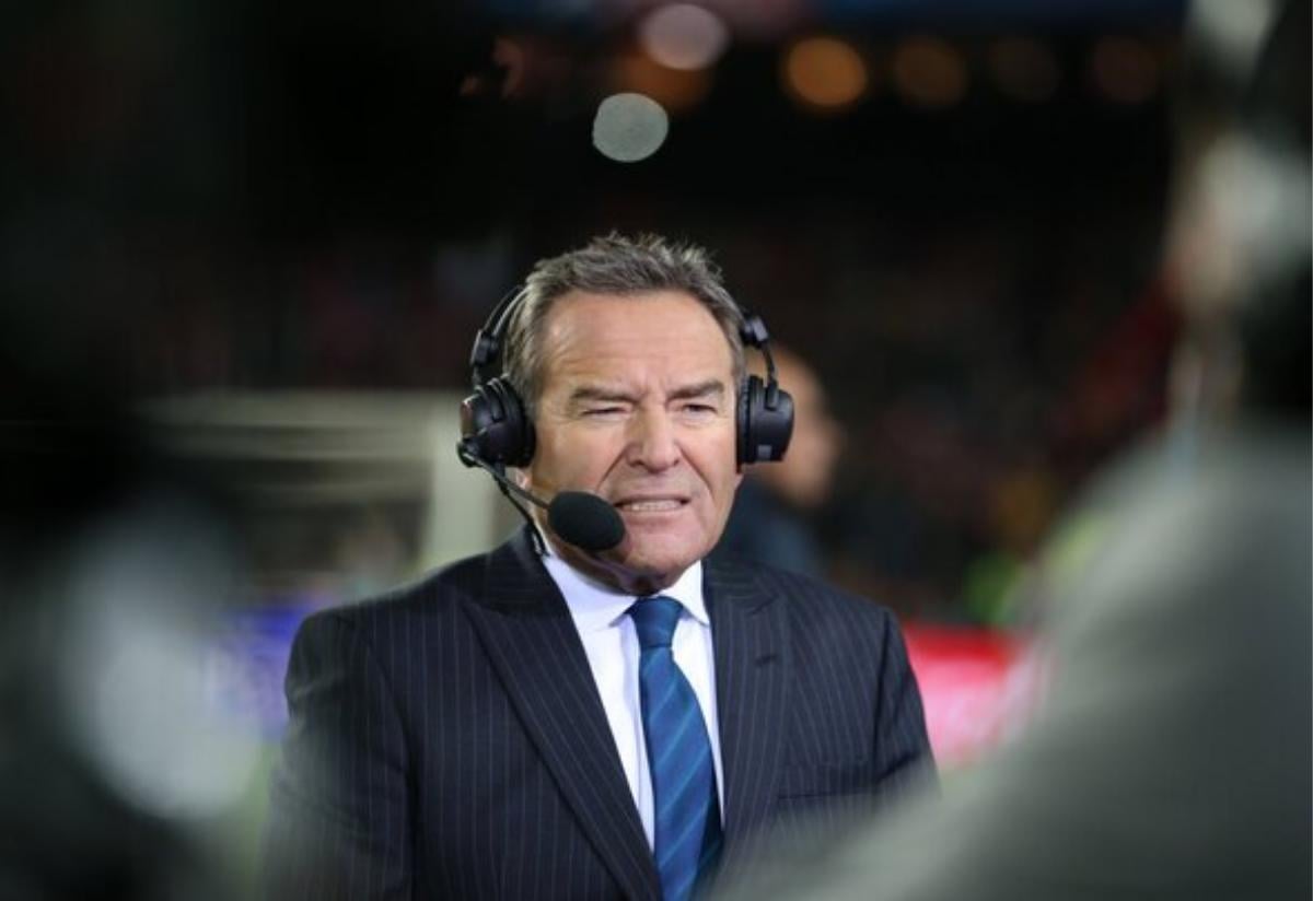 West Ham: Jeff Stelling argues with fan live on talkSPORT in Moyes claim